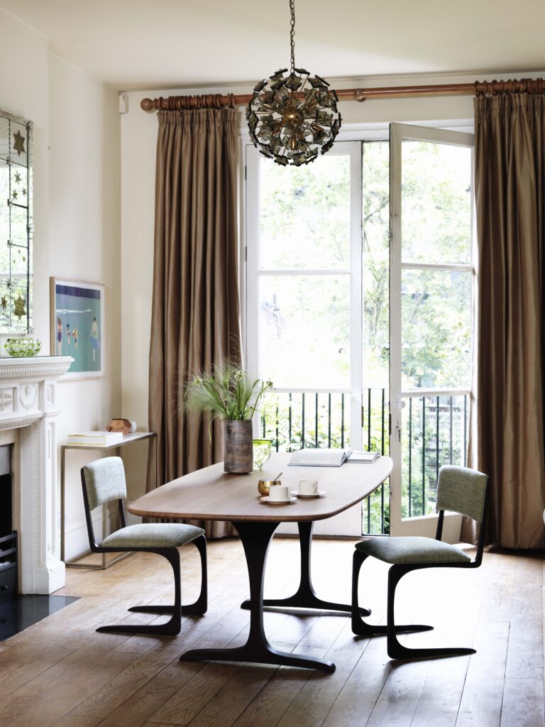 How to Choose a Dining Table | Tom FaulknerTom Faulkner